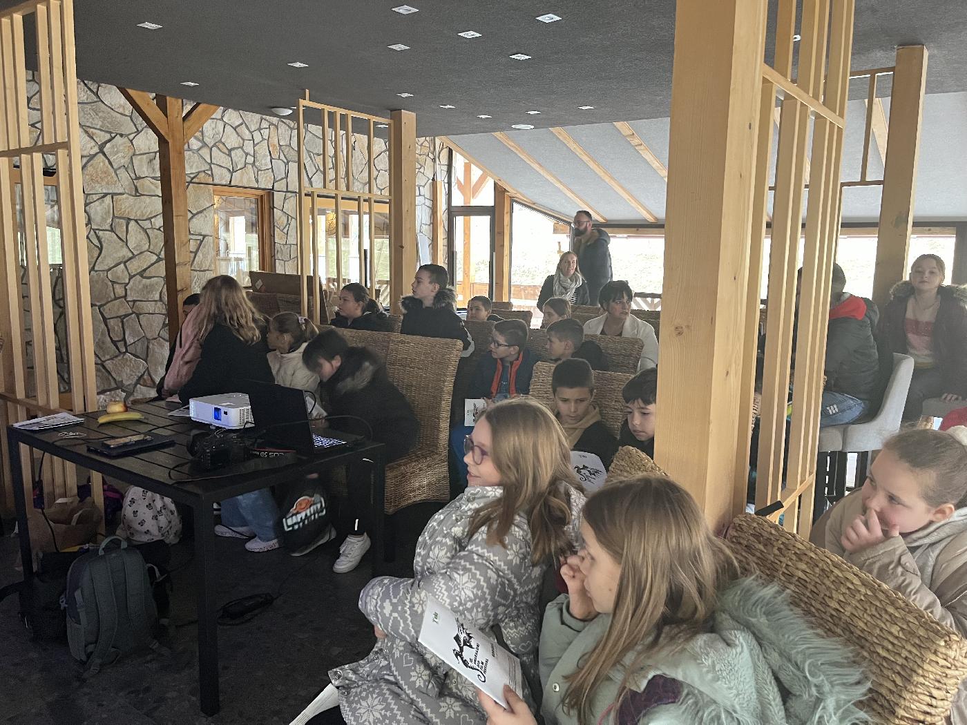 Likovna kolonija i projekcije filmova pod palicom Zlatne Niti - KRATER